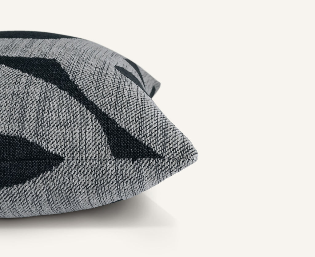 Ellipse / Black – Floof