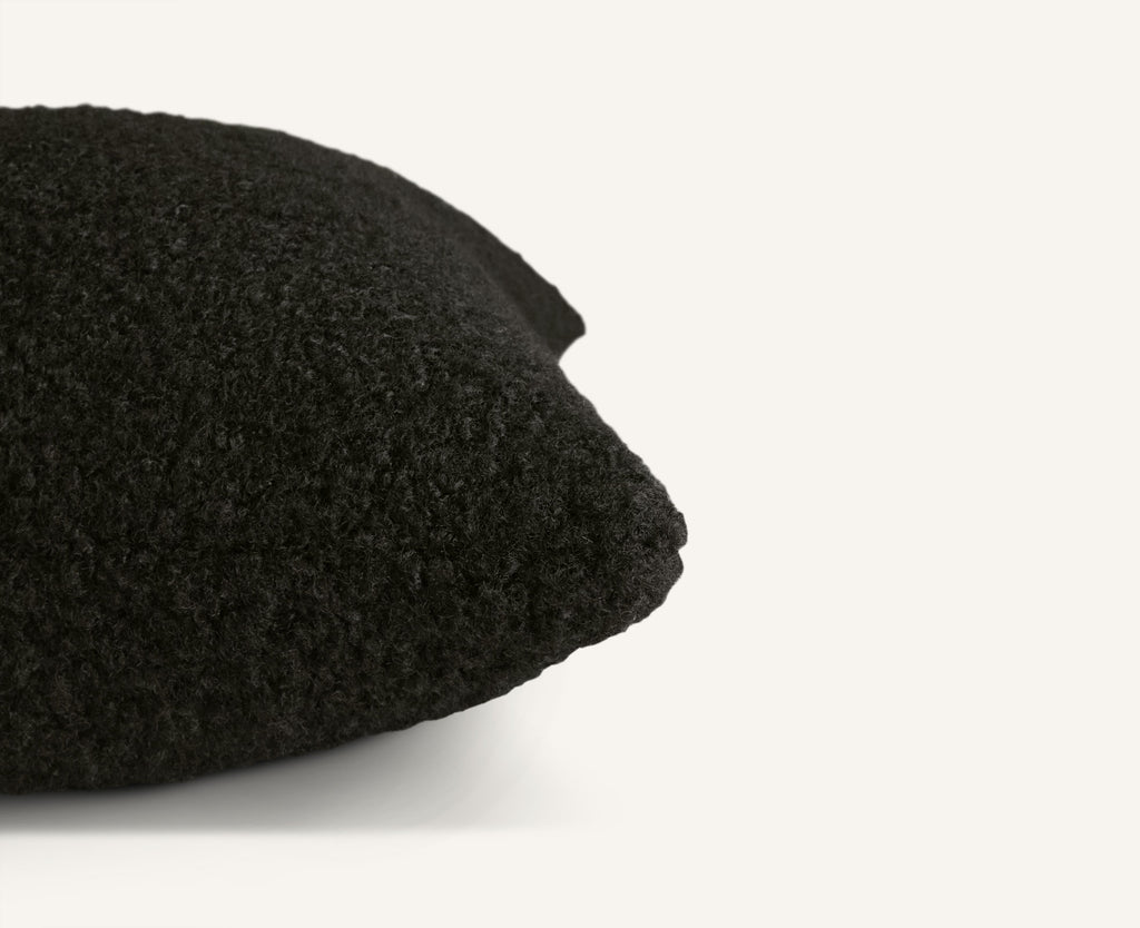 Foxy / Black – Floof